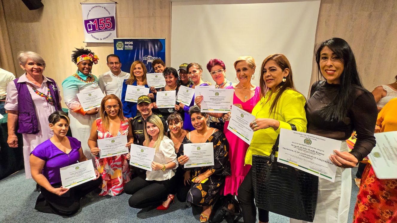 30 Mujeres se graduaron en 'empoderamiento púrpura' en Ibagué