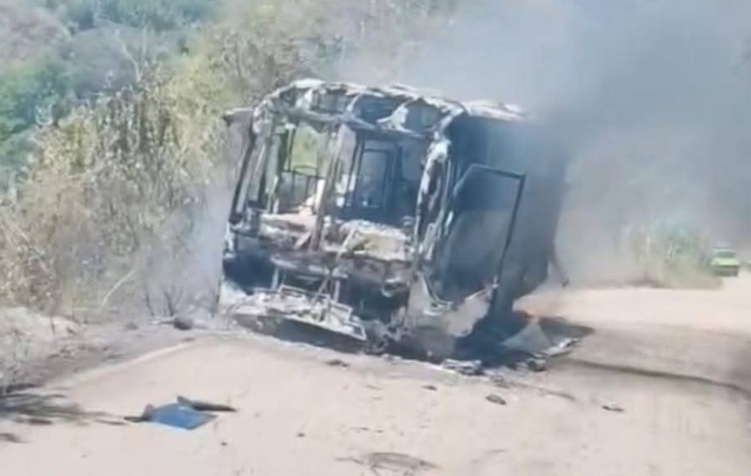 Bus que cubría la ruta entre Neiva y Planadas se incendió en plena vía intermunicipal