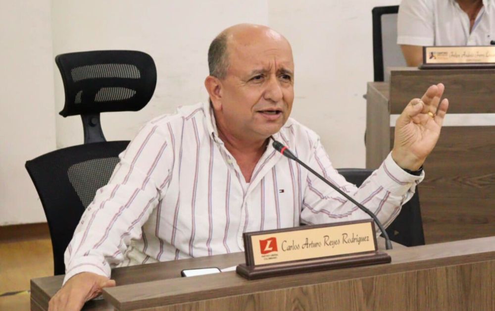 Carlos Reyes intercede por Giovanny Molina tras rifirrafe con Yully Porras