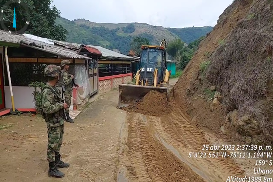 Ejercito apoya mantenimiento a las rutas de evacuación en el norte del Tolima