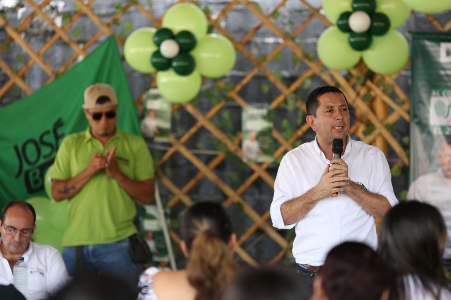 Las polémicas fotos de Harold Urrea con José Barreto