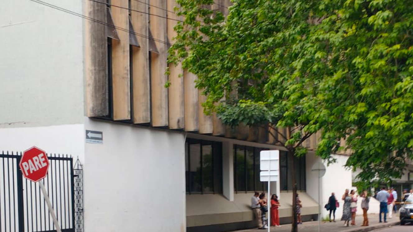 ¡Extra! Fiscal seccional acaba de perder la vida al caer de un edificio
