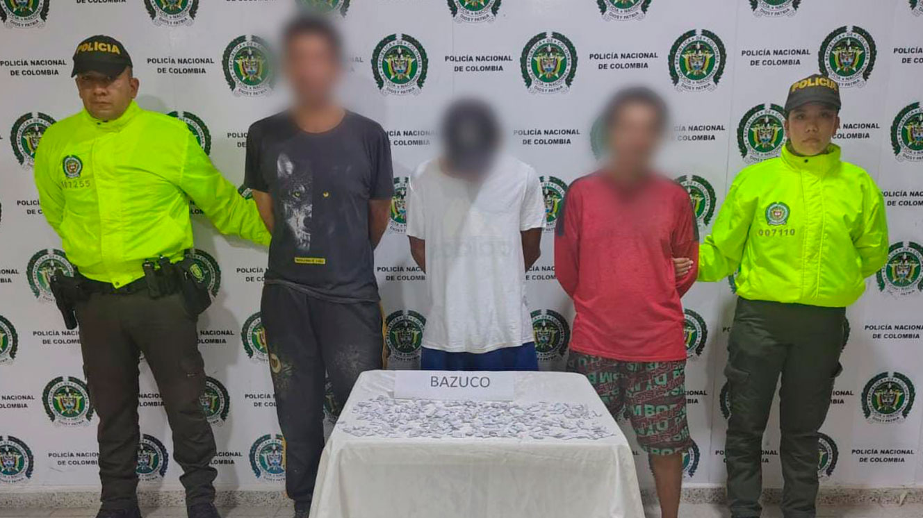 Capturan a tres personas con más de 400 dosis de estupefacientes en ...