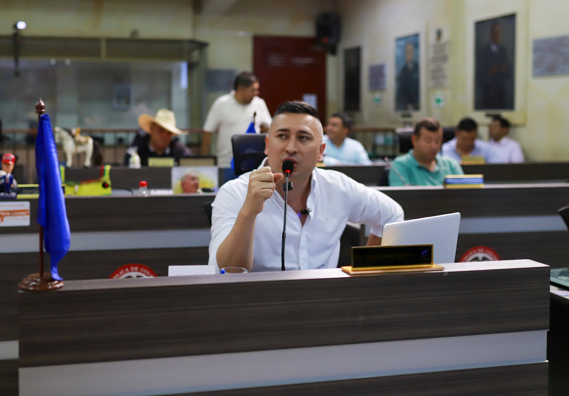 Concejal Joseph González denuncia que la Alcaldía estaría gastando en ...